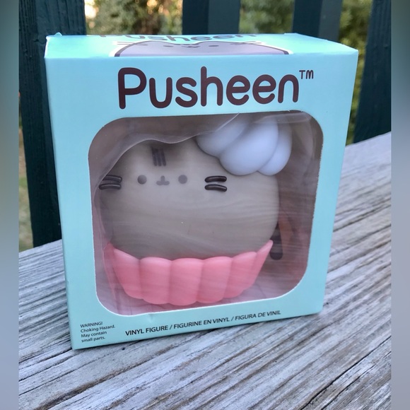 Pusheen | Toys | 29 Pusheen Cat Cupcake Vinyl Collectible Figure ...